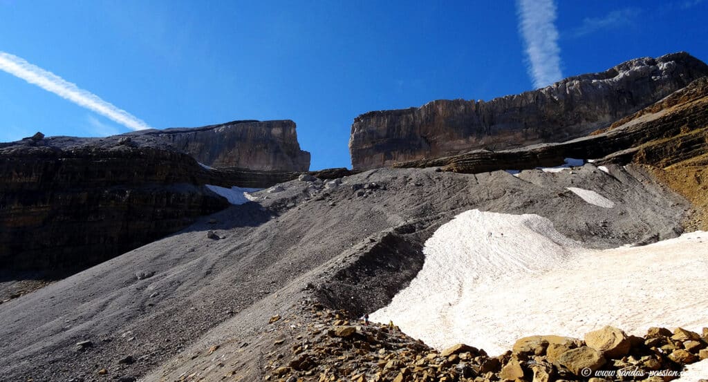 Randonnée à la Brèche de Roland et au Taillon - Randos-Passion