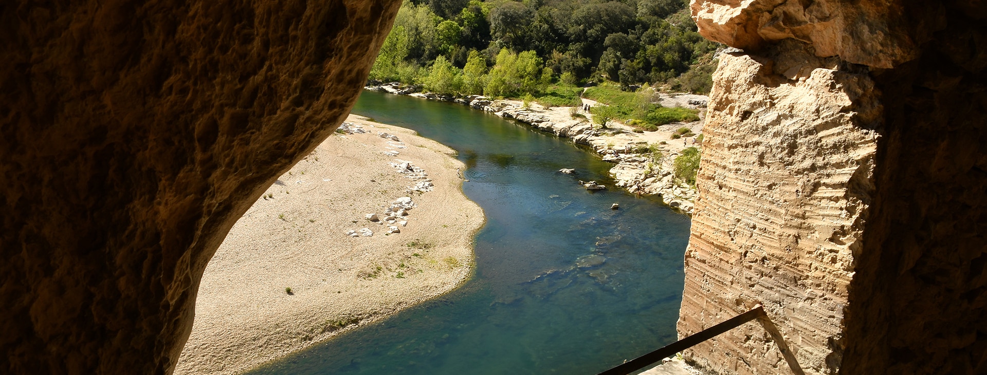 Les gorges du Gardon et la Baume Saint-Vérédème en boucle depuis ...