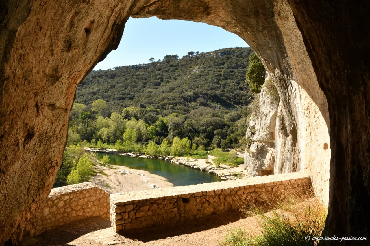 Les gorges du Gardon et la Baume Saint-Vérédème en boucle depuis ...