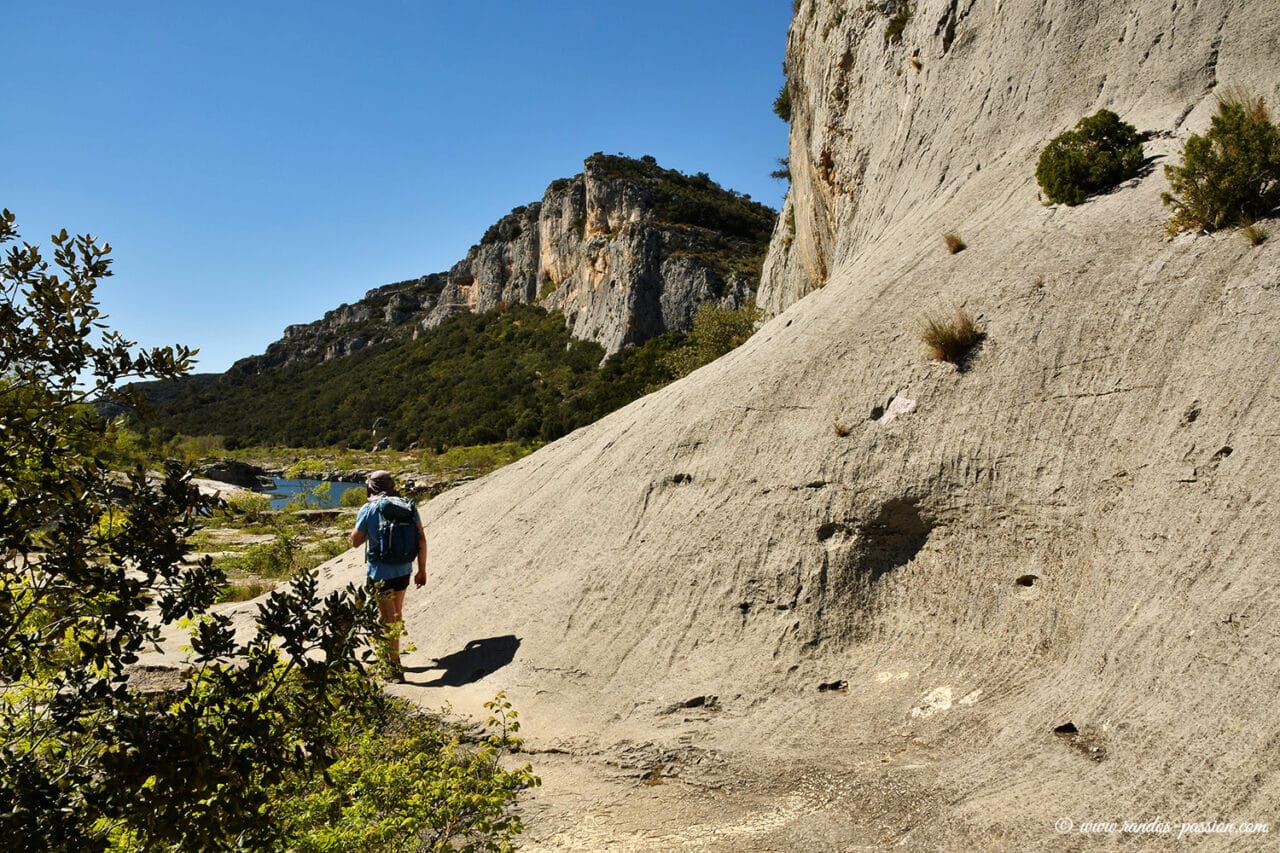 Les gorges du Gardon et la Baume Saint-Vérédème en boucle depuis ...