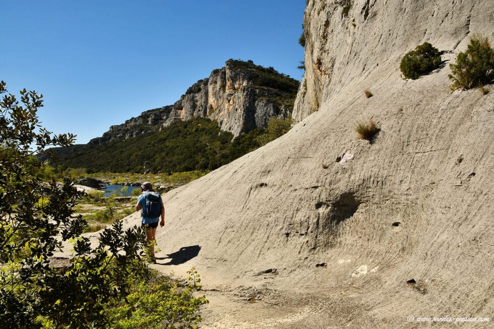 Les gorges du Gardon et la Baume Saint-Vérédème en boucle depuis ...