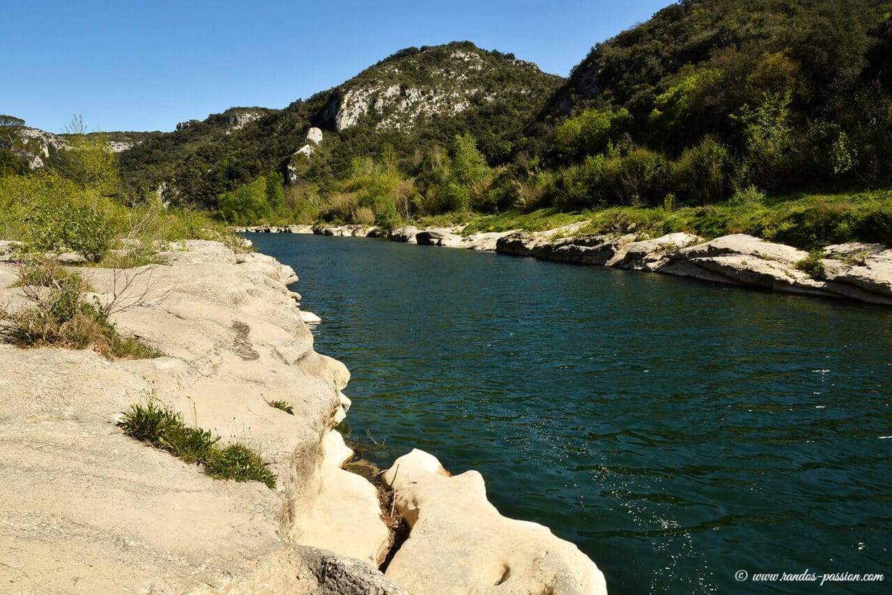 Les gorges du Gardon et la Baume Saint-Vérédème en boucle depuis ...