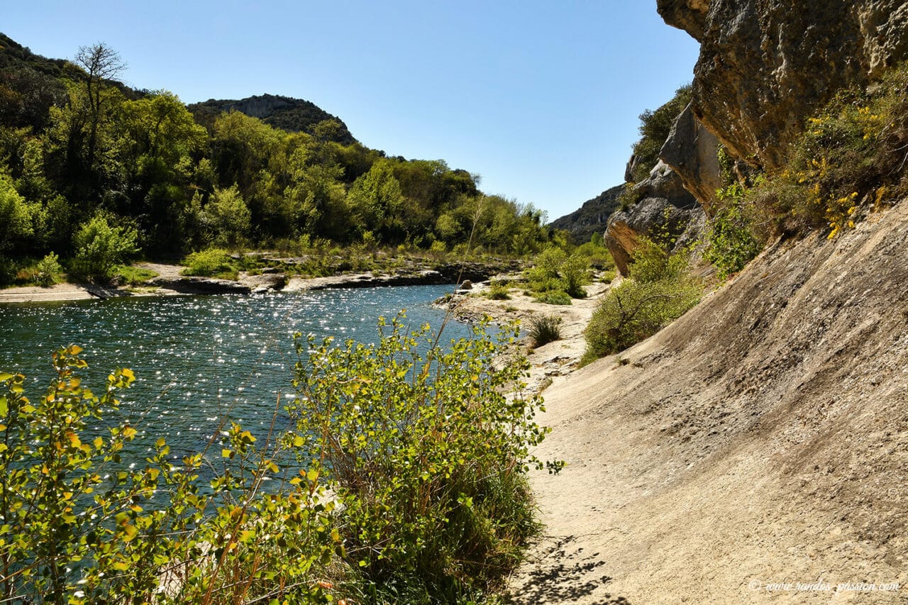 Les gorges du Gardon et la Baume Saint-Vérédème en boucle depuis ...