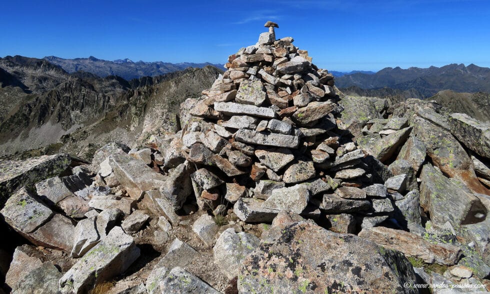 Pic d'Aumar, pic d'Estibère et pic de Péne Nère depuis le lac d'Aubert