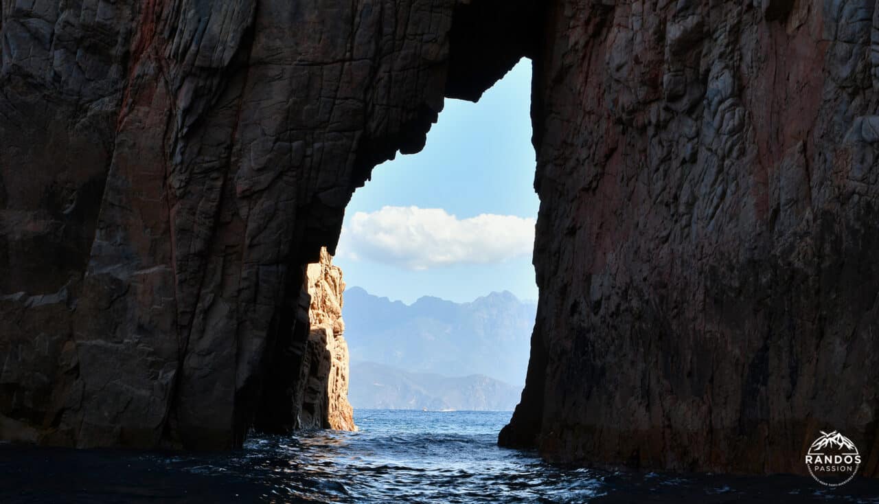 Les Calanques de Piana en bateau - Randos passion