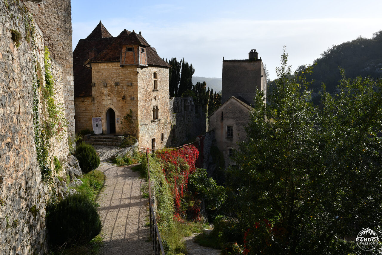 Randonnée de Bouziès à Saint-Cirq-Lapopie par le chemin de halage de Ganil